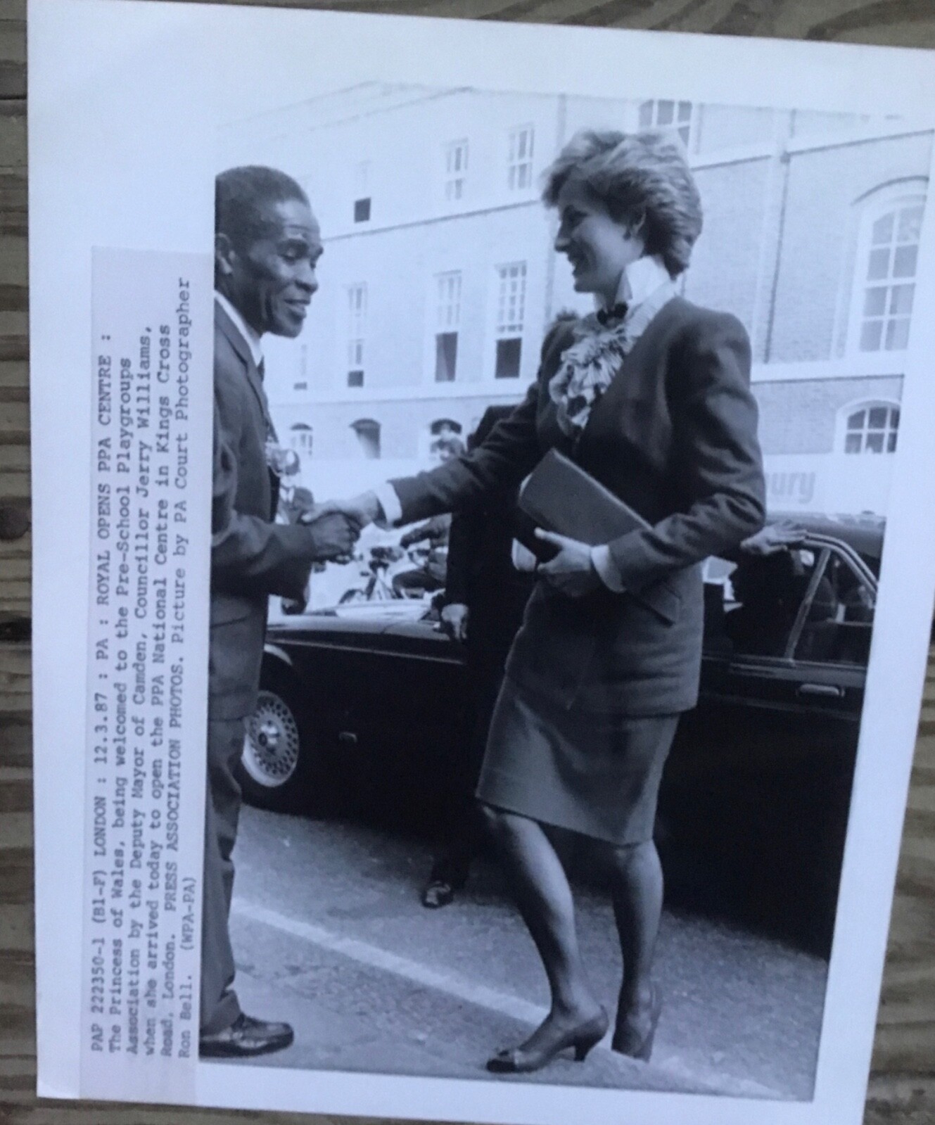 PRINCESS DIANA Press Association 1987 Photo preschool playgroups Ron ...