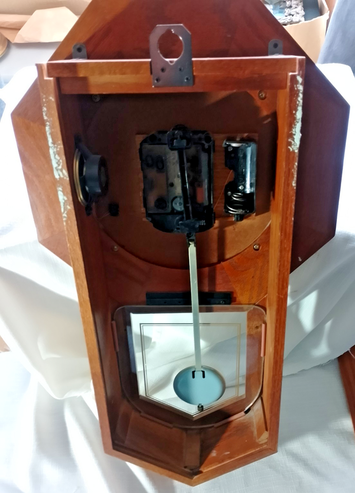 SEIKO OCTAGONAL FRONTED QUARTZ WALL CLOCK WITH PENDULUM & WESTMINSTER ...