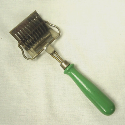 Vintage Noodle Pasta Spaghetti Cutter Green Wooden Handle MCM Germany ...