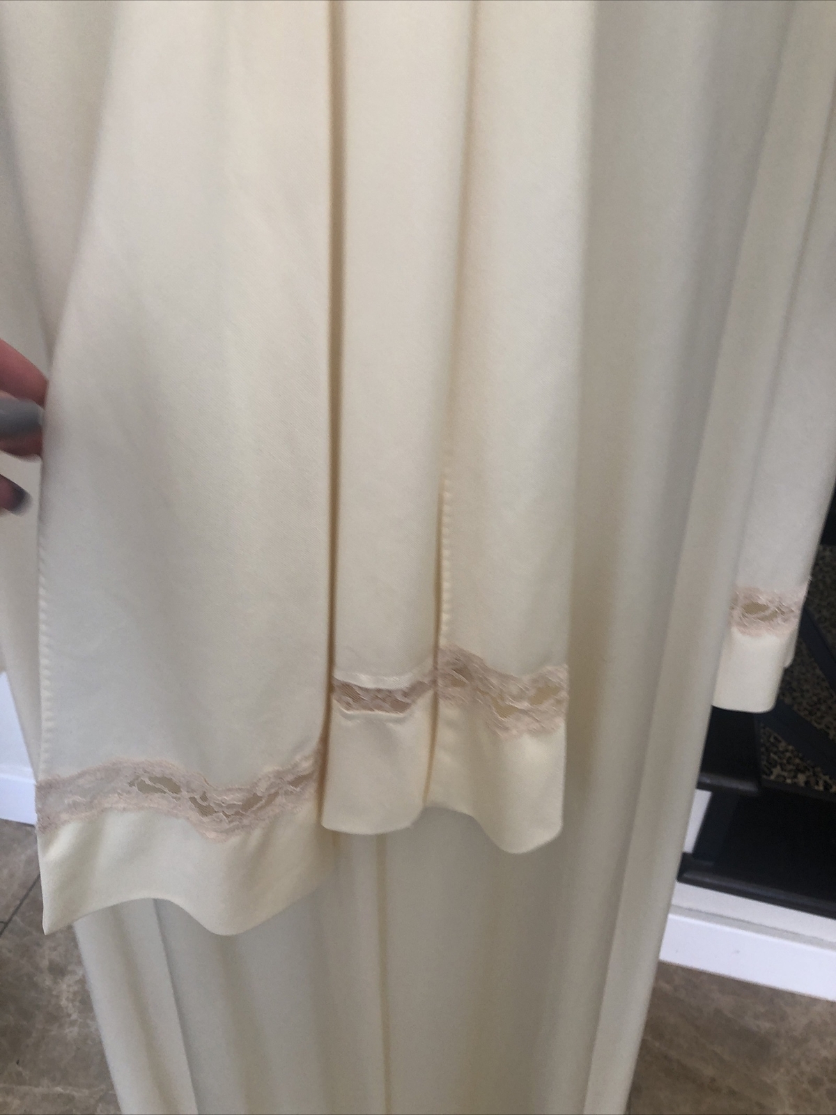 Claire Sandra by Lucie Ann 60s ivory pussy bow neck l… - Gem