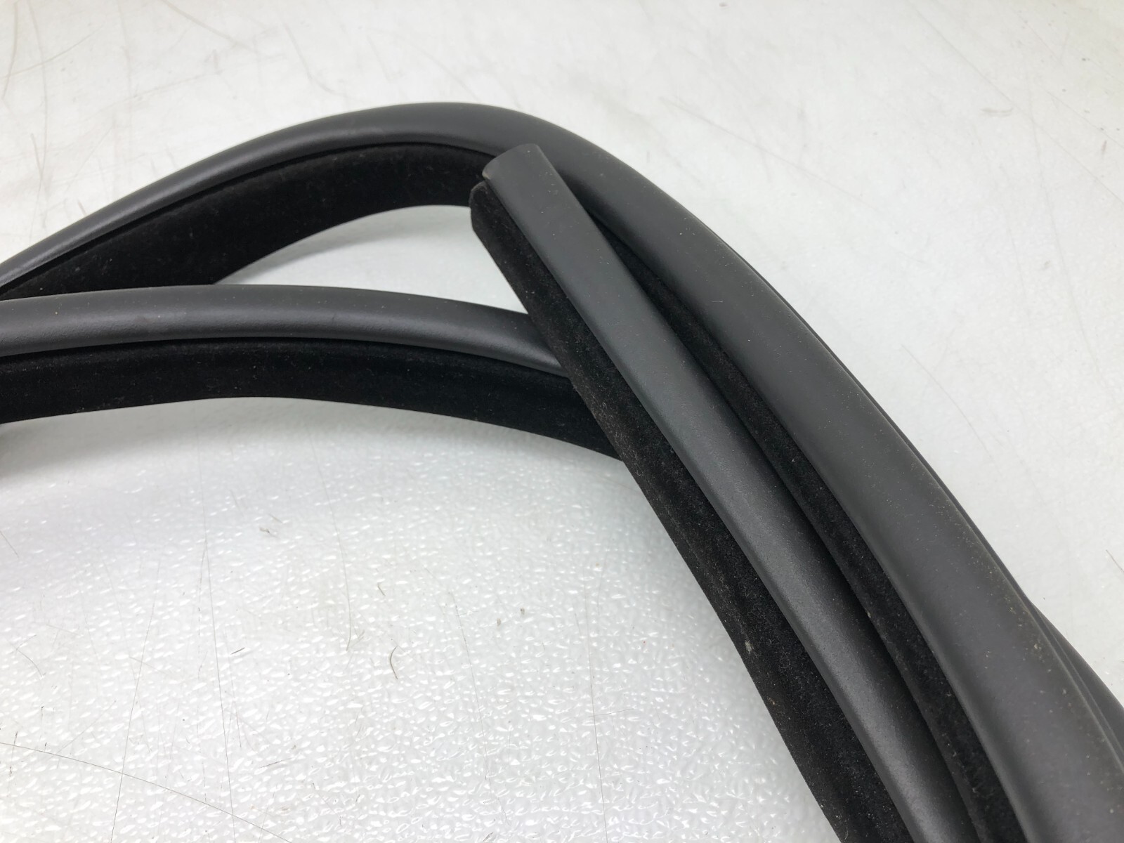 2013-2022 RANGE ROVER L405 RIGHT PASSENGER FRONT DOOR WEATHERSTRIP SEAL ...