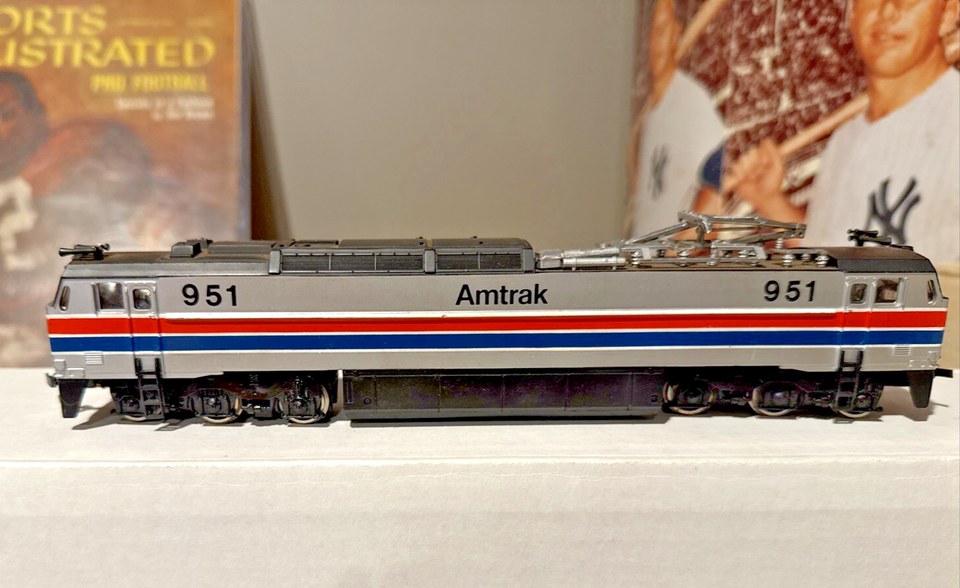 HO Scale Amtrak Diesel Locomotive F40PH #951 Vintage Train | eBay