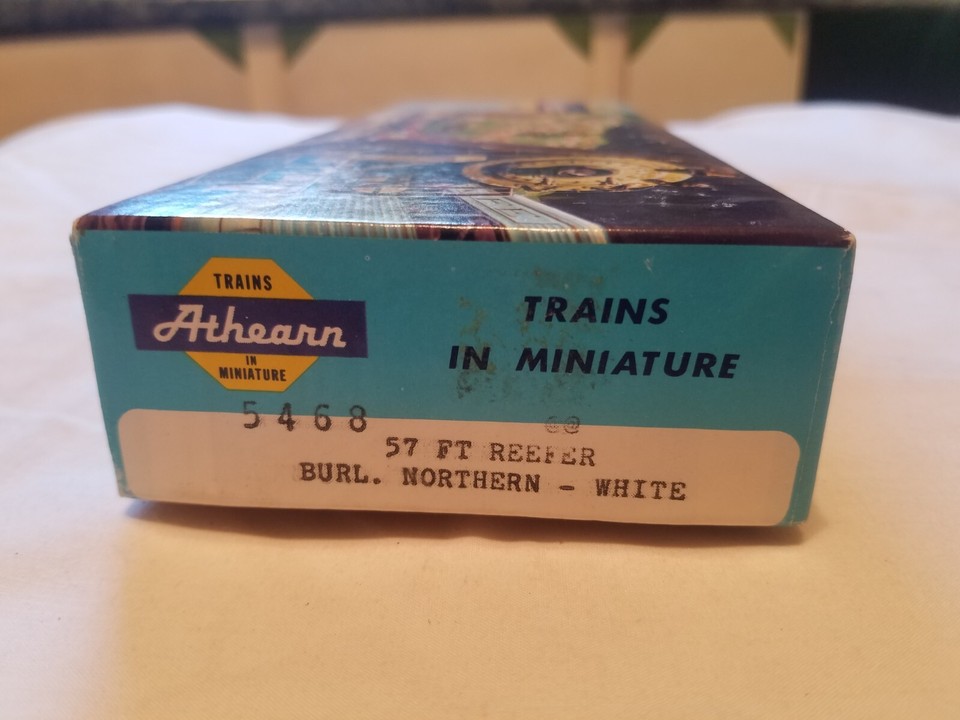 ATHEARN HO Scale 5468 57' BN Burlington Northern Reefer White Kit ...