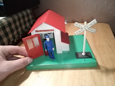 Antique Lionel Automatic Gateman With Railroad Crossing Sign | eBay