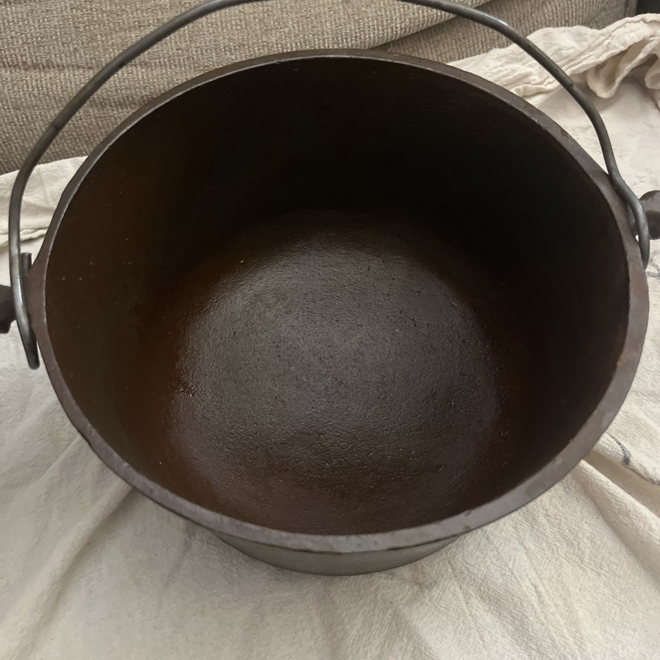 BSR-BIRMINGHAM Stove & Range 3 Legged Cast Iron Bean Pot Caldron R.B ...