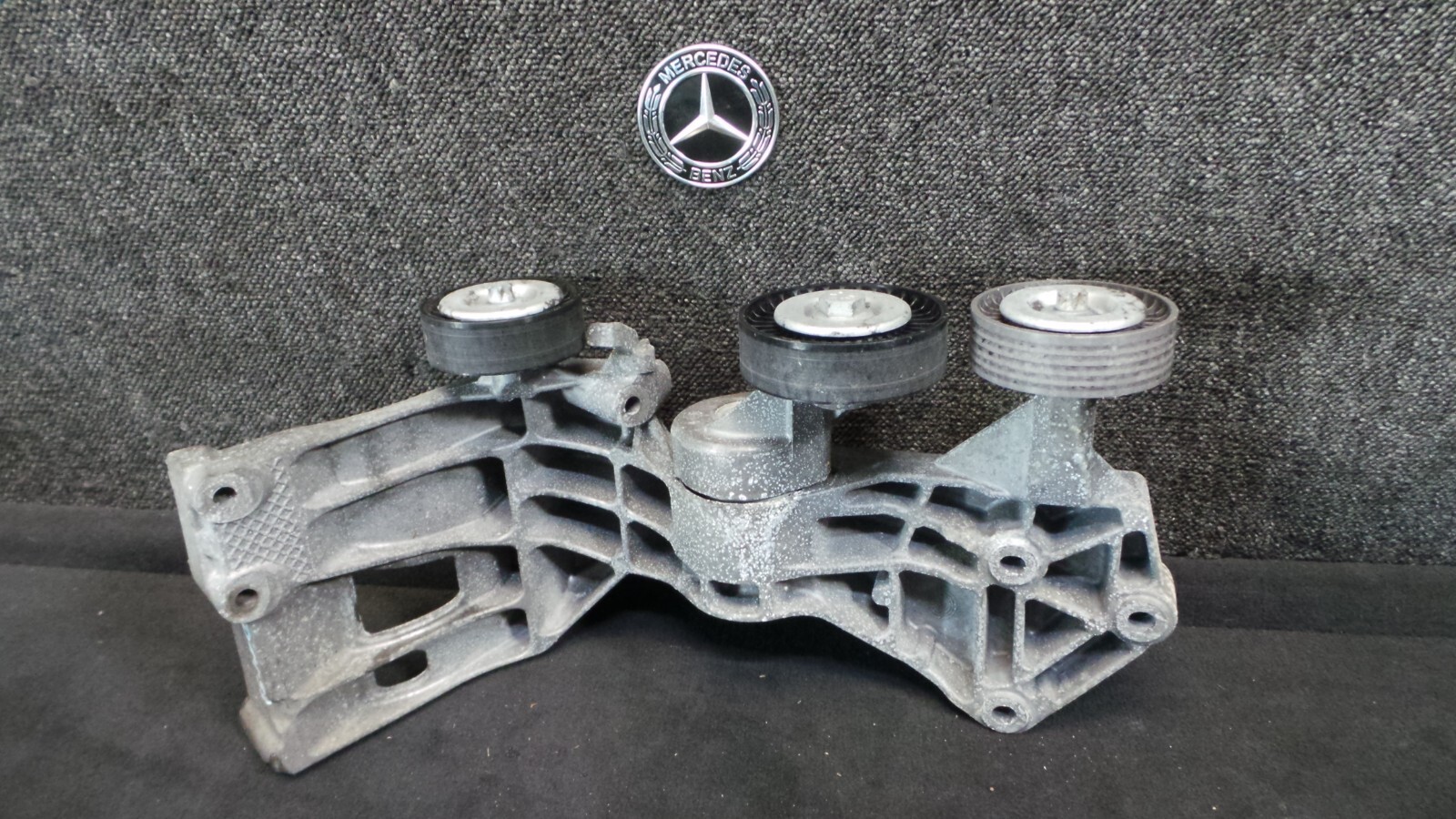 D14-93 * Mercedes W169 W245 Riemenspanner Aggregatenträger A2662000970 ...