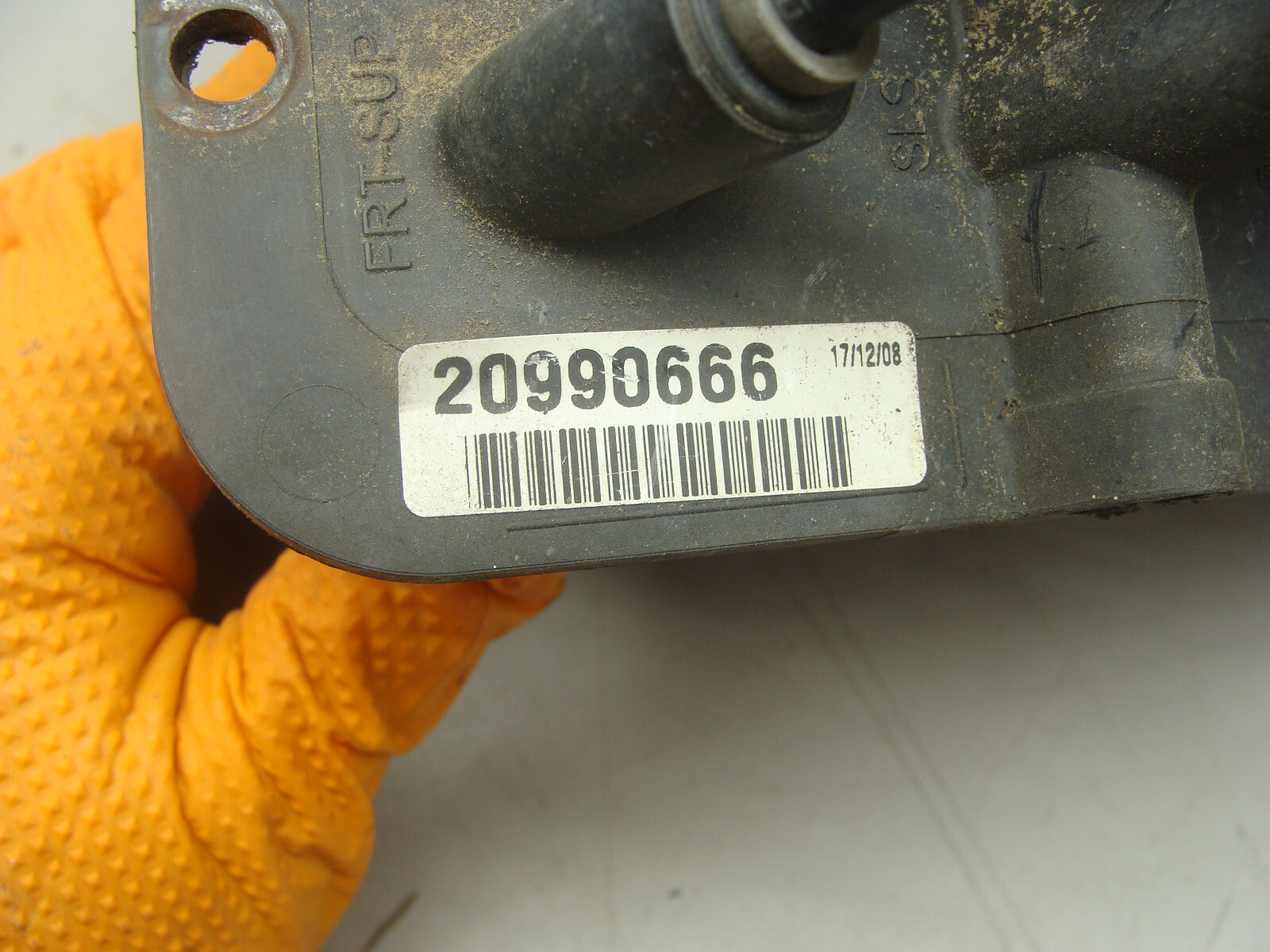 2004 VOLVO AIR MANIFOLD 20990666 W/VALVES 63038 for sale online | eBay