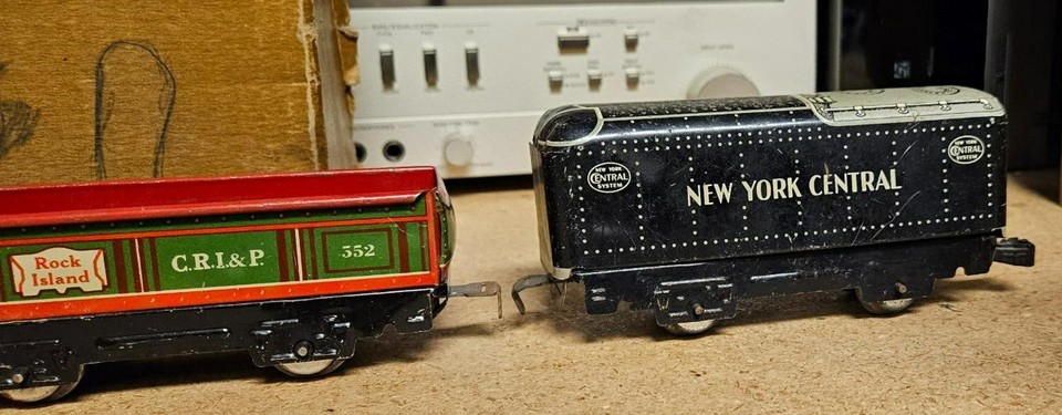 BEAUTIFUL SET OF 5 VINTAGE MARX TIN TRAINS + TRACKS TRANSFORMER AND BOX ...