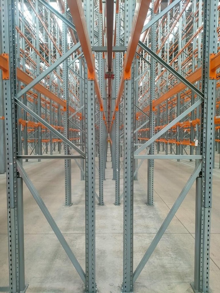 SSI Schaefer Heavy Duty Warehouse Pallet Racking 900mm Deep 2700mm ...