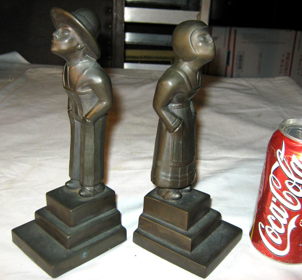 ANTIQUE AMISH PA KISSING COUNTRY FARM MAN LADY STATUE SCULPTURE BRONZE ...