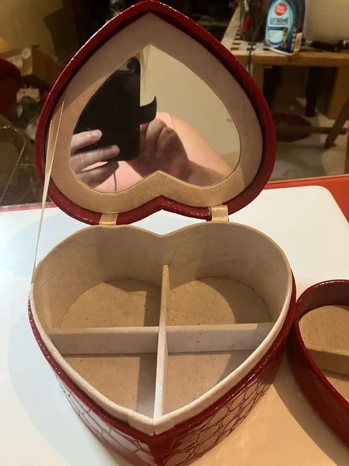 Red Heart Croc effect Jewellery Box with 2 layers in Great Condition ...
