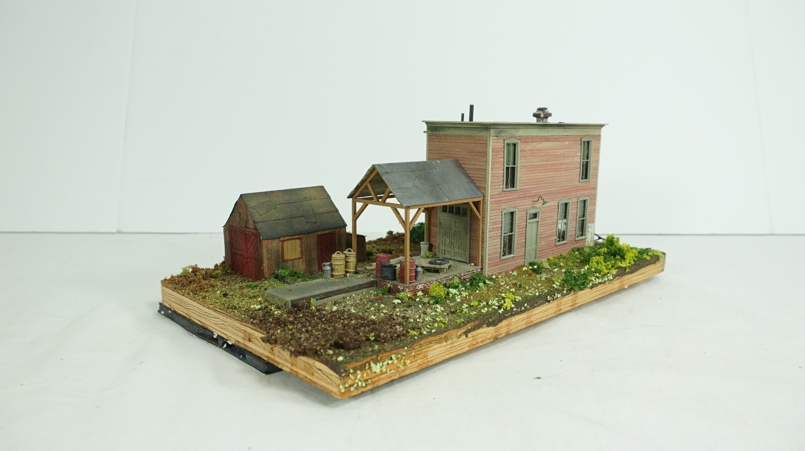 HO Scale Diorama Plumbing Supply Commercial Building Built Kit w/ Dock ...