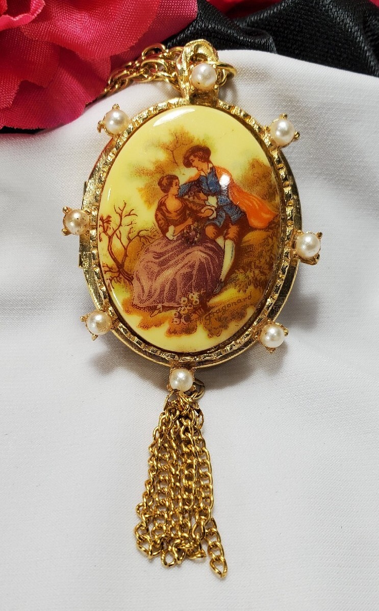 Victorian Revival Romance Couple Locket Pendant Neckl… - Gem