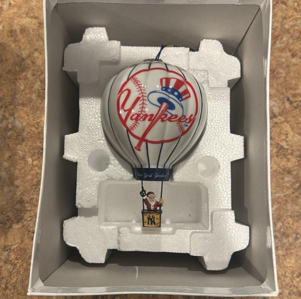 2003 New York Yankees Danbury Mint Victory Balloon Christmas Ornament ...