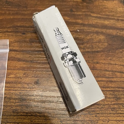 Genuine Spark Plug 22401-ZE01B Armada Maxima Frontier Titan Pathfinder ...
