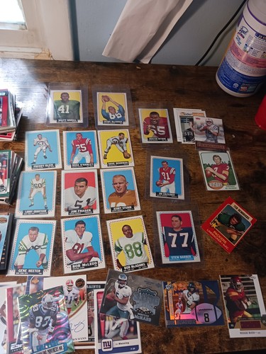 LOT OF VINTAGE NFL FOOTBALL TRADING CARDS. 1964 X 14. STARS. ROOKIES ...