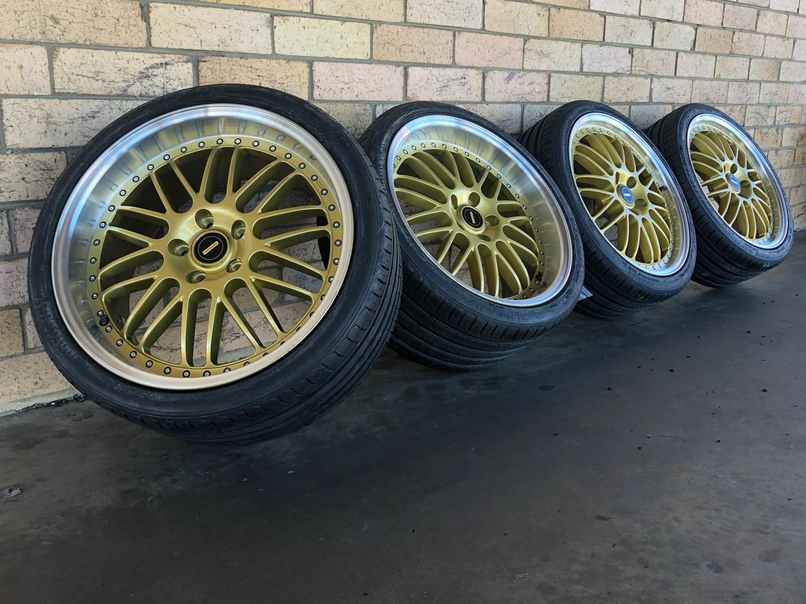 4X GENUINE SIMMONS 19” OM-1 VF VE STAGGERED LIP WHEELS & NEW TYRES SSV ...