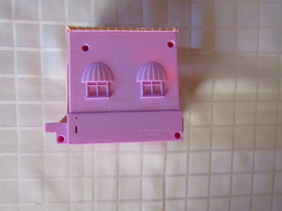 Pixel Chix pink pool top house, Mattel 2005, in a very good condition ...