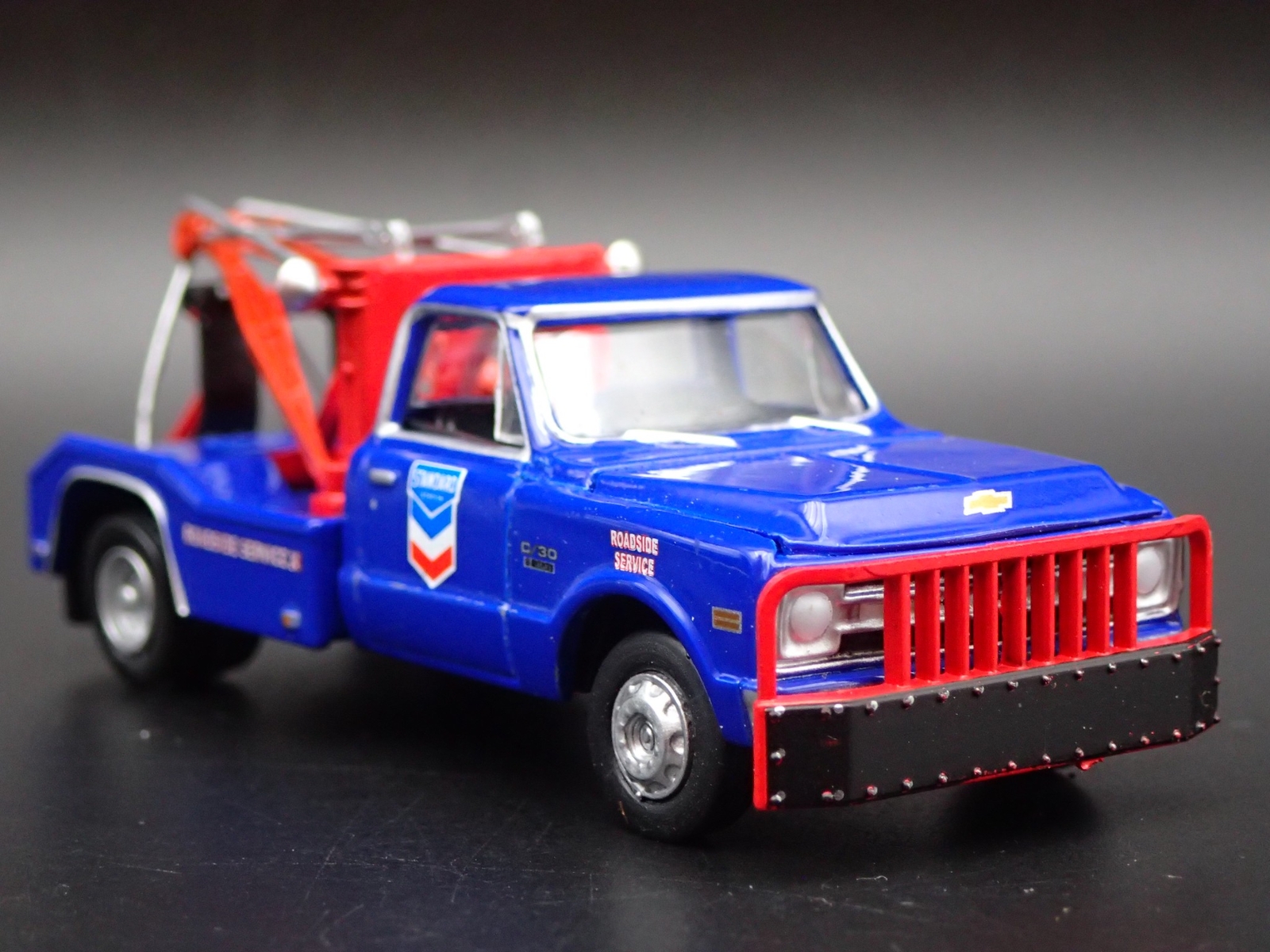 1969 69 CHEVROLET C30 DUALLY TOW TRUCK STANDARD OIL 1:64 SCALE DIECAST ...