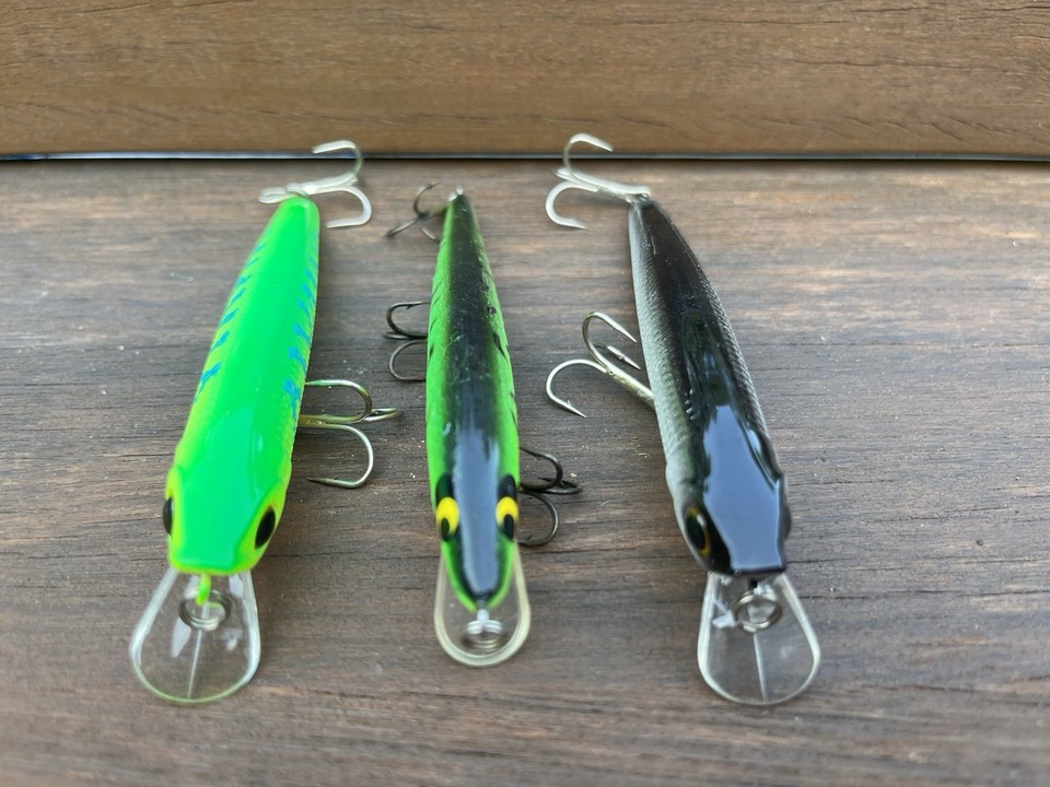 Lot of 16 Vintage Fishing Lures - 7 Branded & 9 Unbranded, Most Rattle ...