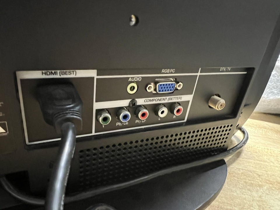 VIZIO E191VA 19-Inch 60Hz LED LCD Class Edge Lit Razor HDTV (Black ...