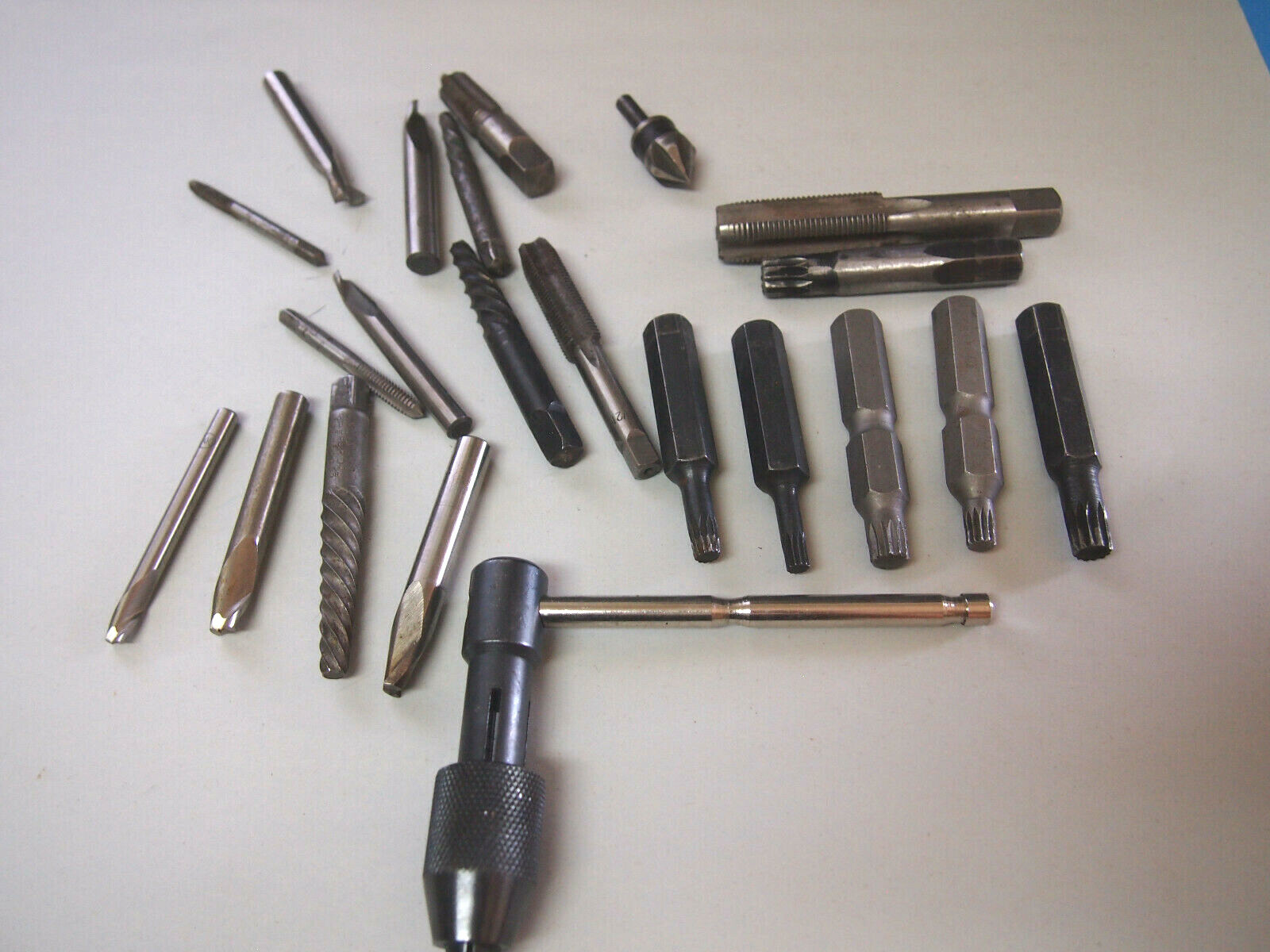 1Pc T-handle Tap Handle Tap Wrench Hand Tapping Tool WITH LOTS OF BITS ...