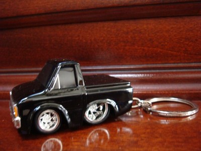 * NEW * 1981 81 TOYOTA MINI HILUX MUSCLE TRUCK KEYCHAIN AUTOMOTIVE KEY ...