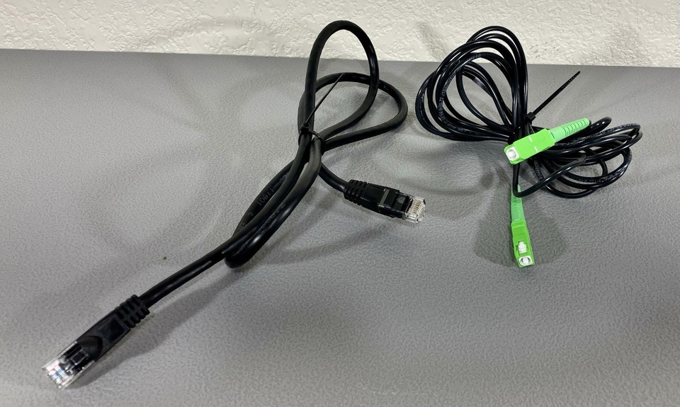 Calix Gigaspire Blast U6.2 GS4227e Router With Calix Gigapoint Gp1100x ...