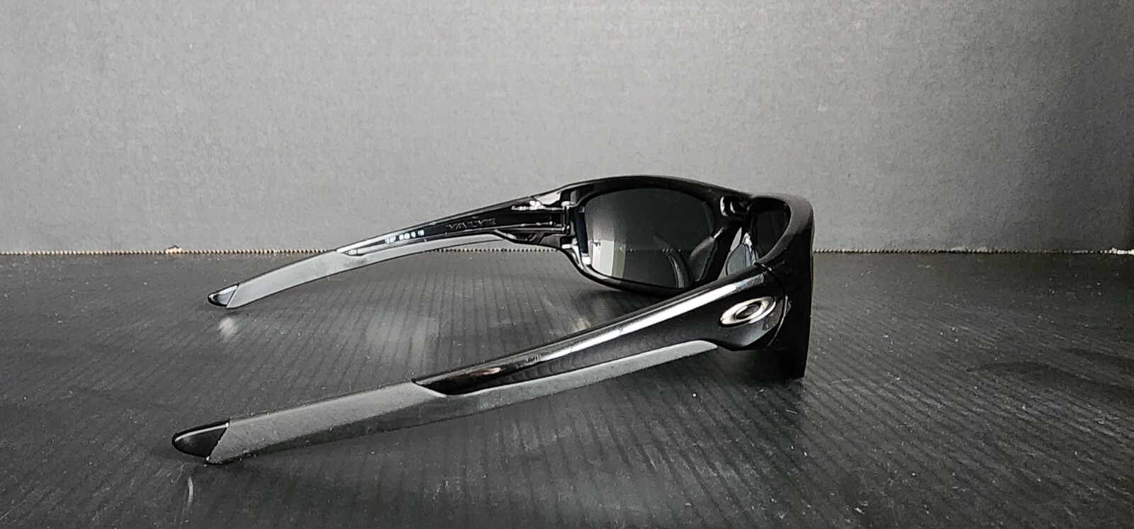Oakley Valve Sunglasses black polished frame Polarized lens 12-837 New