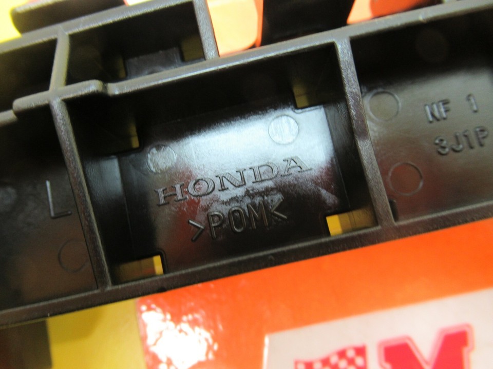 2009 HONDA FIT oem FRONT BUMPER BRACKET CLIP COVER FENDER MOUNT Driver ...