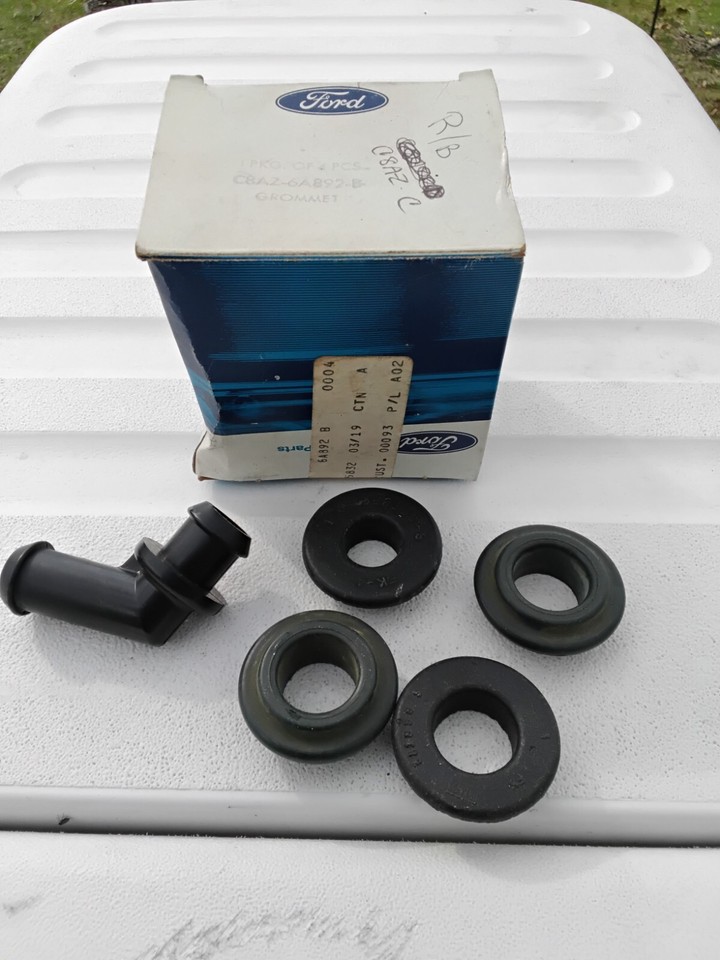 NOS PCV Valve Grommets 1968 1969 1970 1971 Mustang Fairlane w/ 390 ...