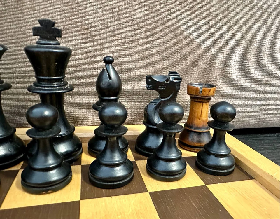 Chess set, French chess set, Staunton chess set, Tournament chess ...