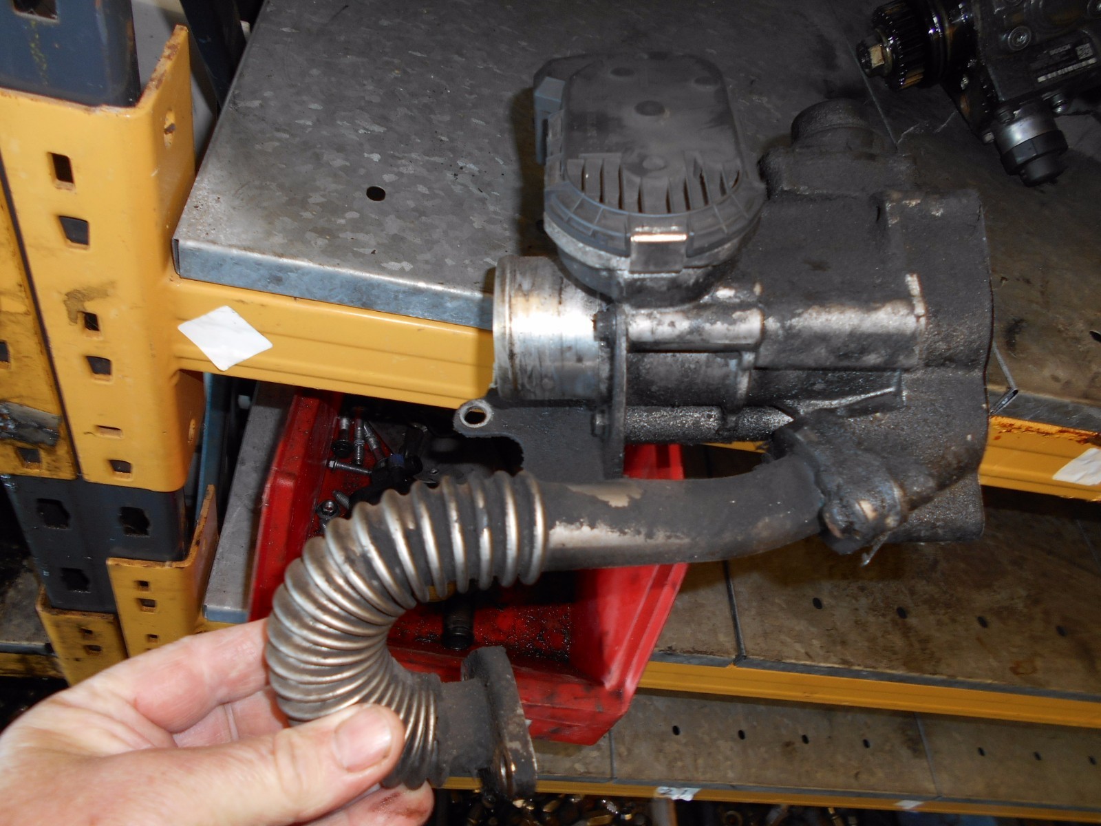 egr valve 2.0 M9R vauxhall vivaro renault trafic pipe primastar control ...