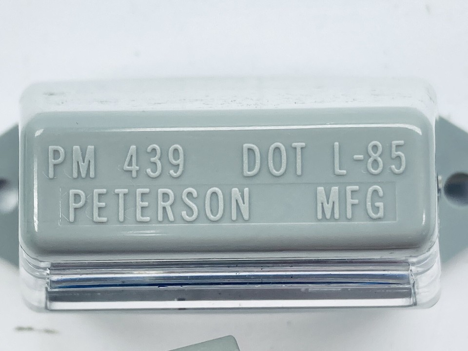 LOT OF 3 PETERSON MFG M439 SEALED LICENSE PLATE LIGHT / UTILITY LIGHT ...
