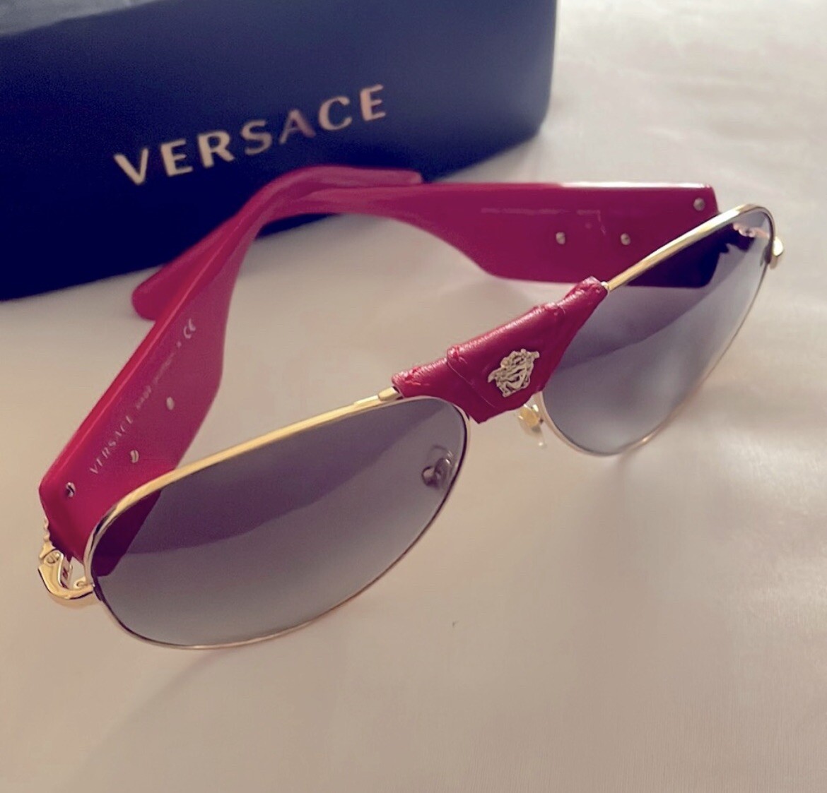 VERSACE "Baroque": Red/Gold, "Medusa" Logo Aviator Su… - Gem