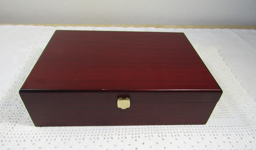 BENTLEY'S Finest Teas Wooden & Red Felt Display & Storage Box ...