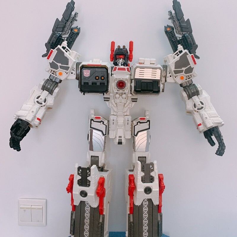 Diamonder Transformers IDW Metroplex Titans Class Complete in box USDE ...