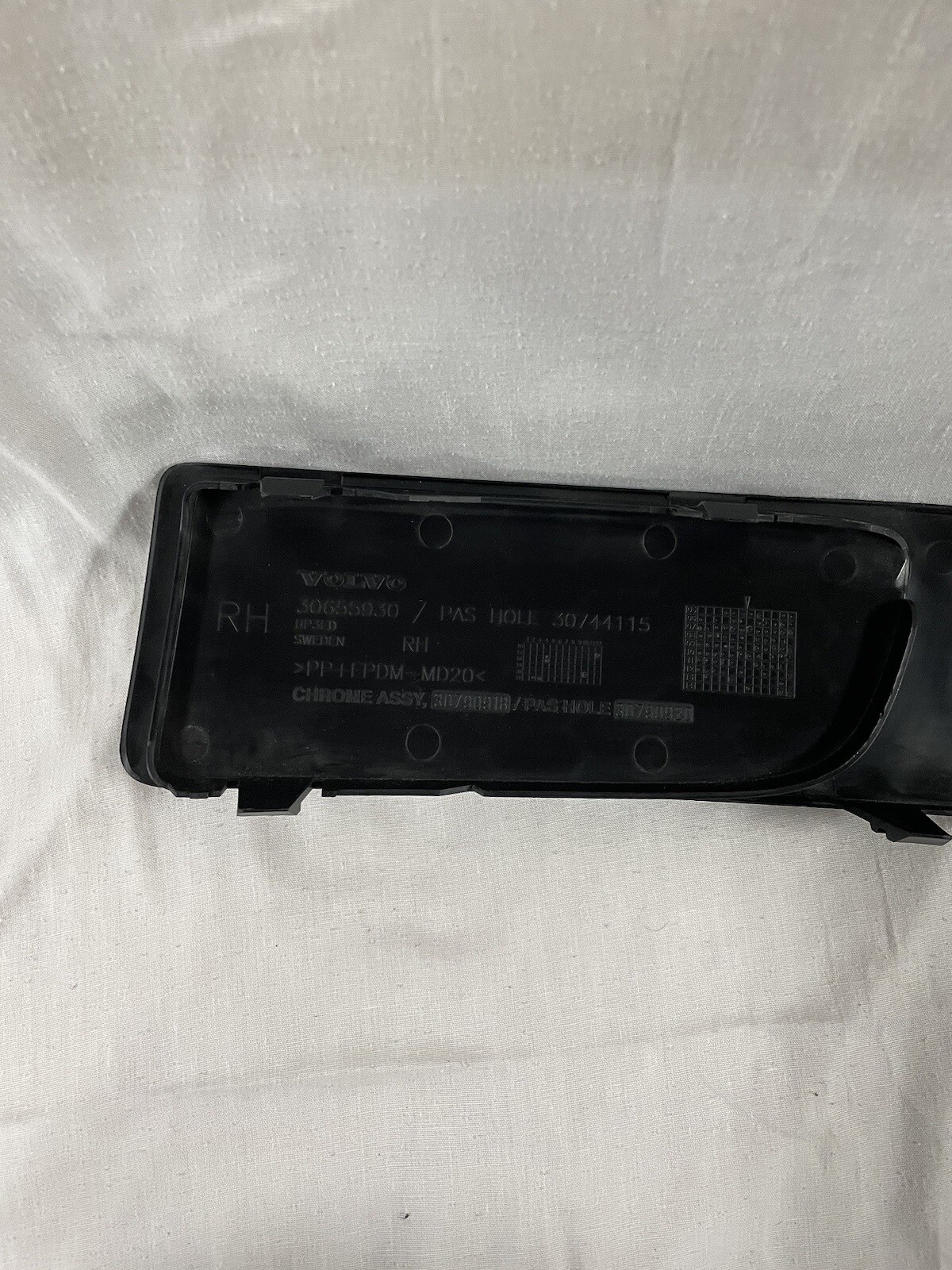 Genuine Volvo S80 Outer Grille 30744115 for sale online | eBay