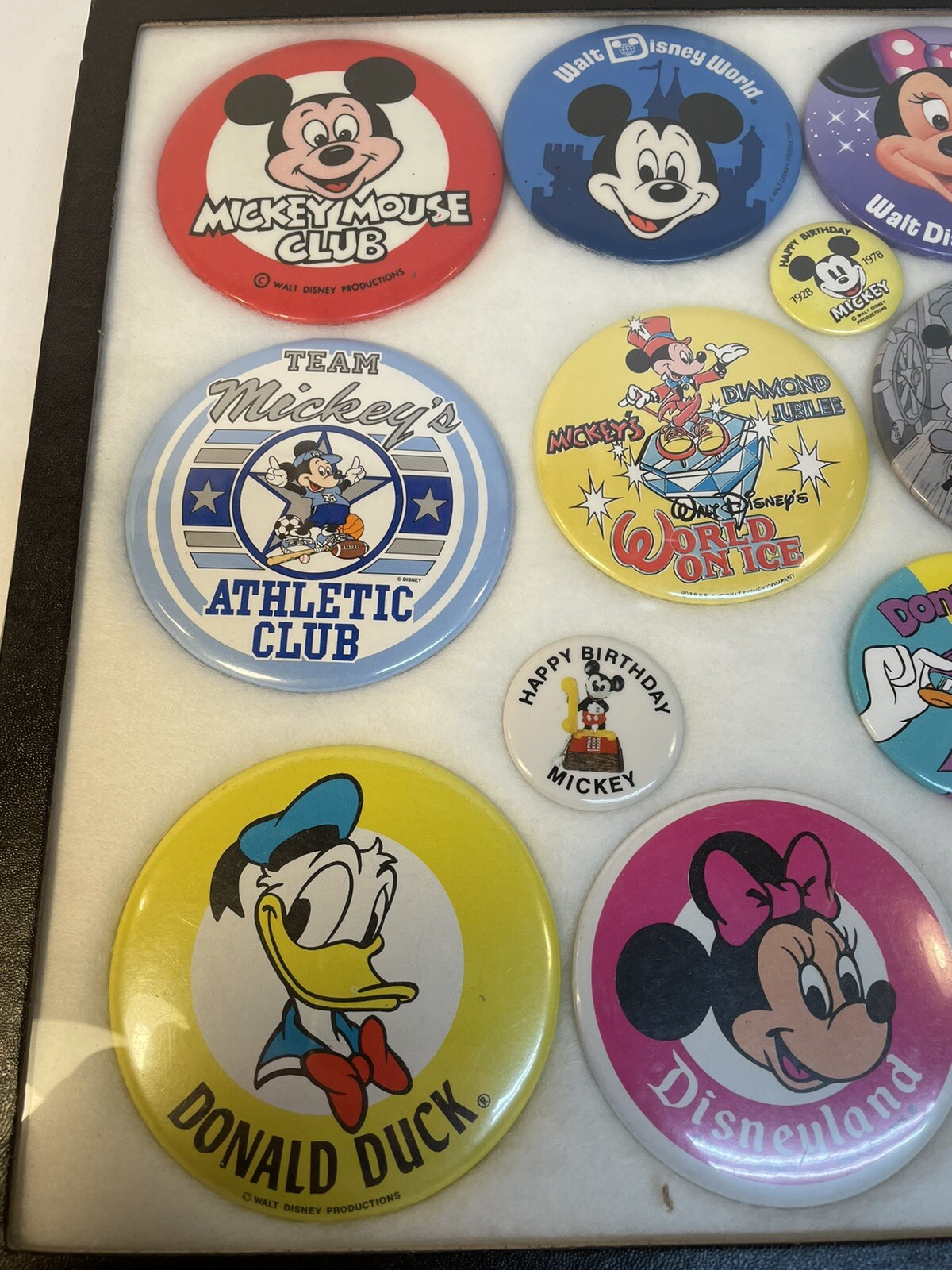 Vintage lot of 20 walt disney Mickey mouse Donald Duck buttons W/case ...