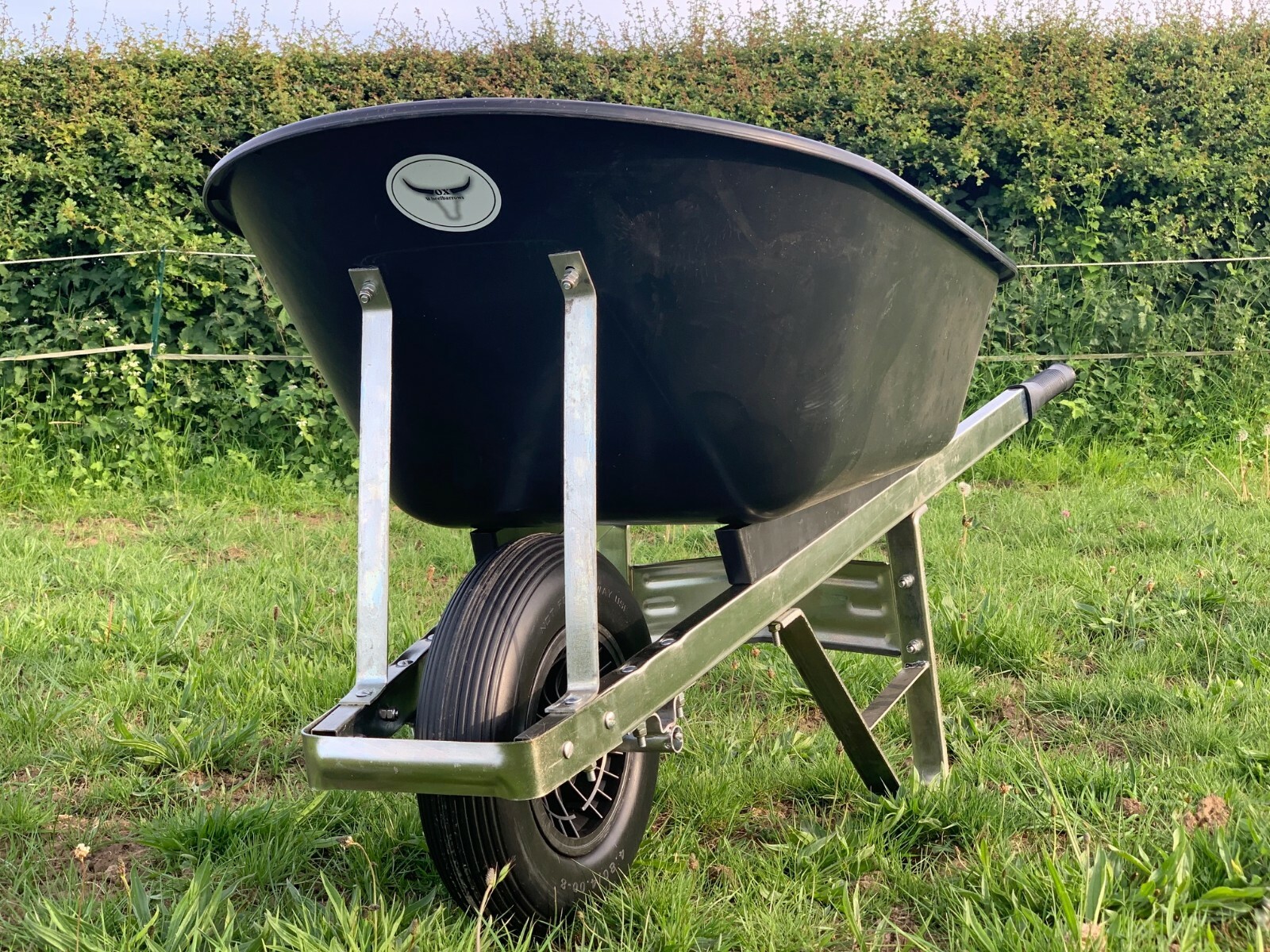 PUNCTURE PROOF OX WHEELBARROW 120L 160L 200L Garden Stable Foam Tyres ...
