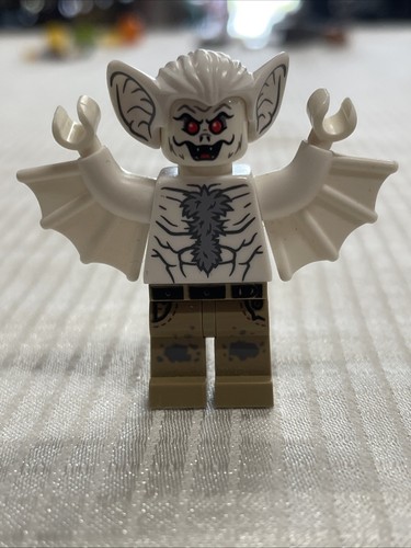 LEGO Man-Bat Rebirth White Fur Minifigure sh0660 DC Batman (76160 Bat ...