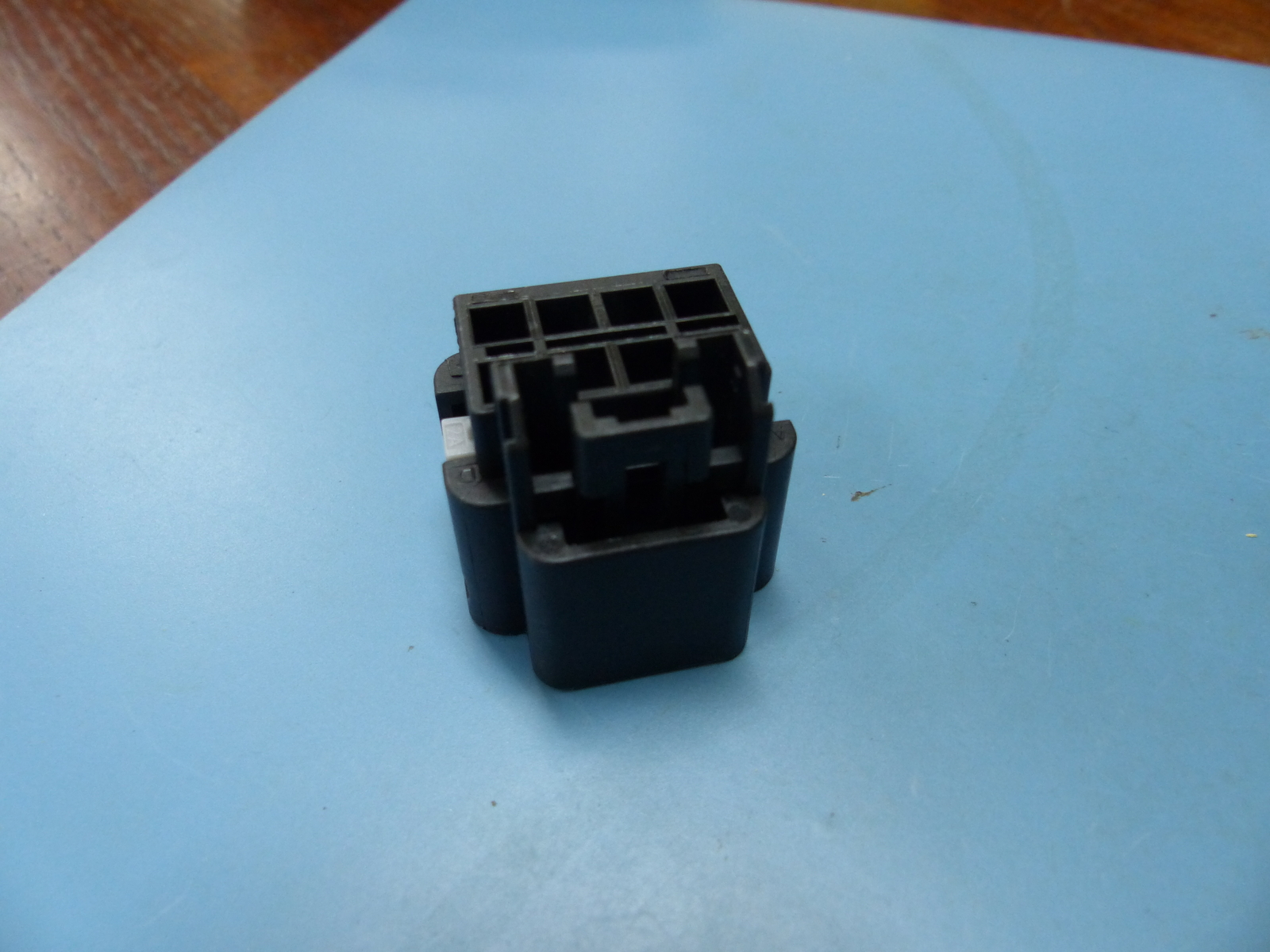 Delphi 15326924 Qty of 50 per Lot Automotive Connectors 8P FM BLK CONN ...