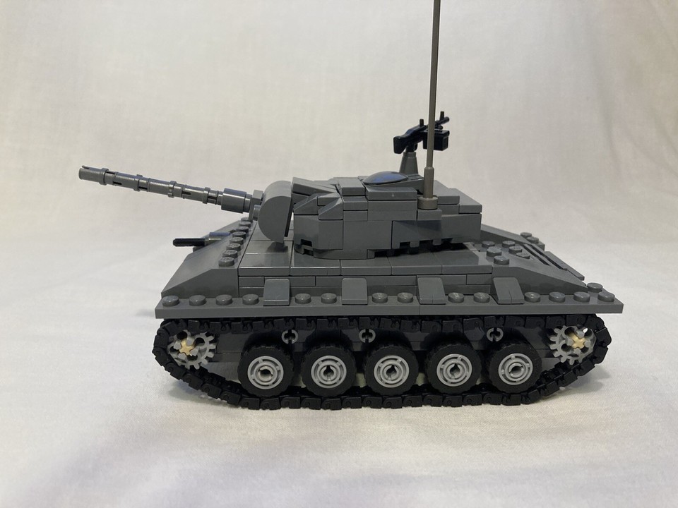 Brickmania M24 Chaffee American Light Tank Minifigure Battle of the ...