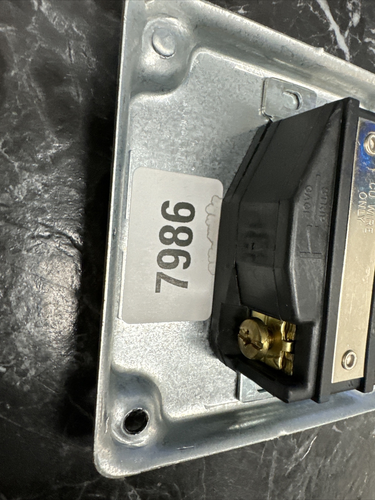 Cooper Hart-Lock Nema L6-30 Receptacle 30A 250V W/ 4 Square RS Cover ...