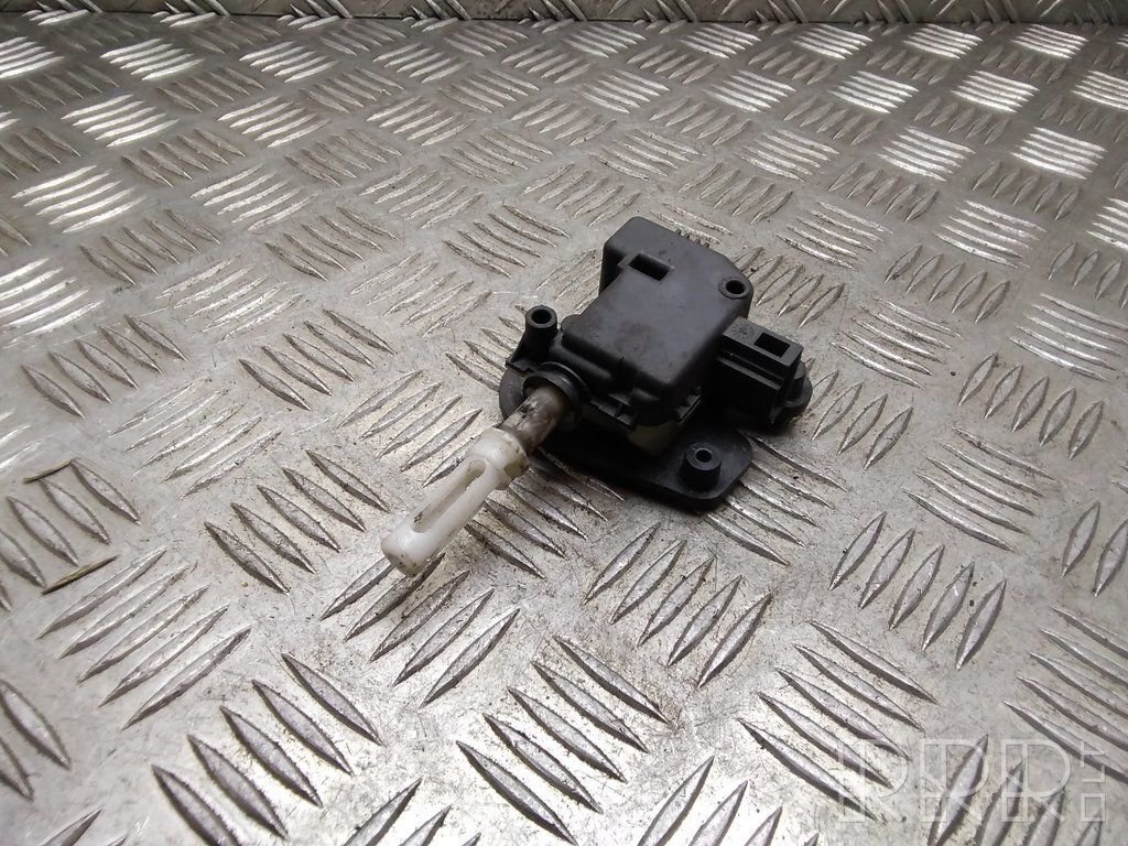 AUDI A6 4B2, C5 8e9827833 Fuel tank cap lock motor 2.40 Petrol 121kw ...