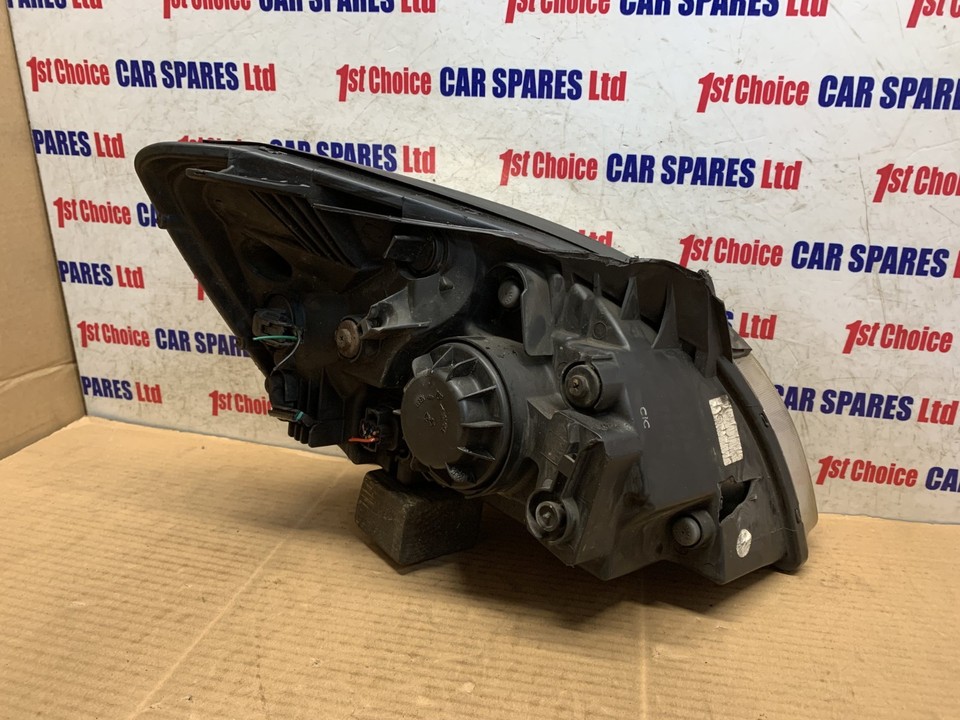 KIA RIO MK2 JB 2007 PASSENGER SIDE HALOGEN HEAD LIGHT LAMP BROKEN CLIPS ...