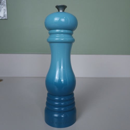 Le Creuset Salt Or? Read Pepper Shaker Grinder Light Blue Zen Ombre | eBay
