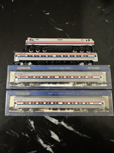 Bachmann N Scale Amtrac 85' Budd Amfleet Lighted Coach With Locomotive ...