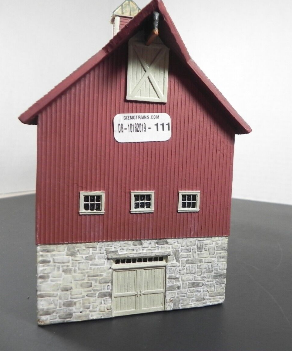 HO BUILDING Ertl Collectibles Gable Barn w Out Bldg Assembled Decorated ...