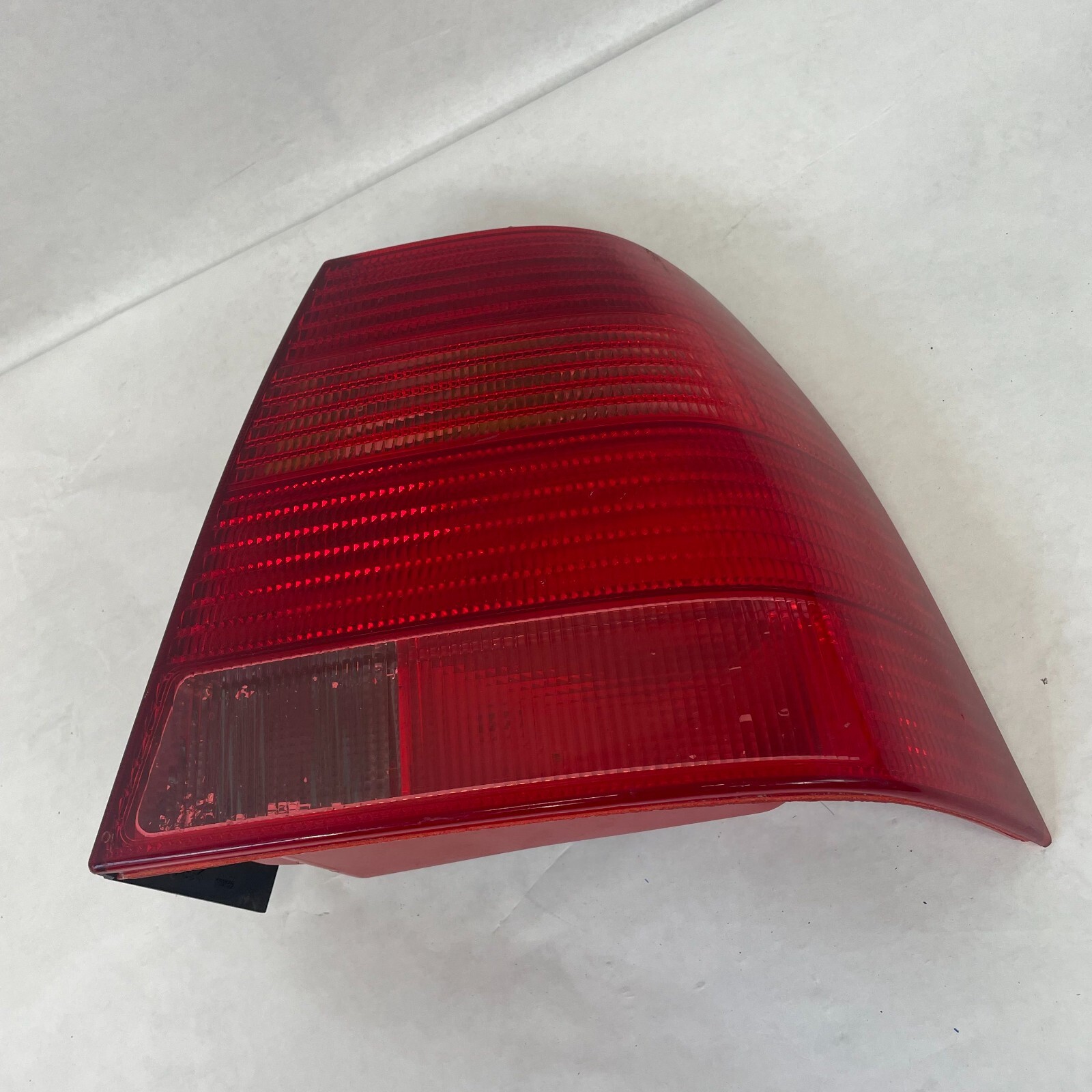 01 Volkswagen VW Mk4 Jetta Passenger Right Rear Tail Light Sedan OEM ...